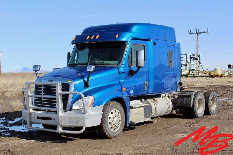 2013 Freightliner Casscadia Semi - Musser Bros Inc